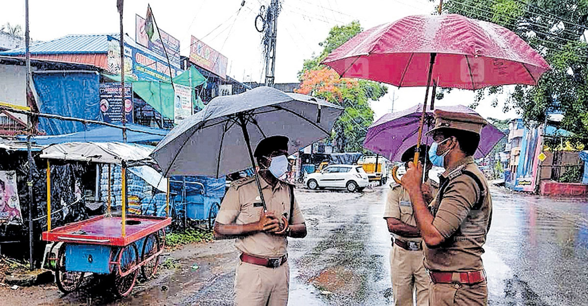 കണ്ടെയ്ൻമെന്റ് സോണുകളിൽ പരിശോധന നടത്തി ജില്ലാ പൊലീസ് മേധാവി
