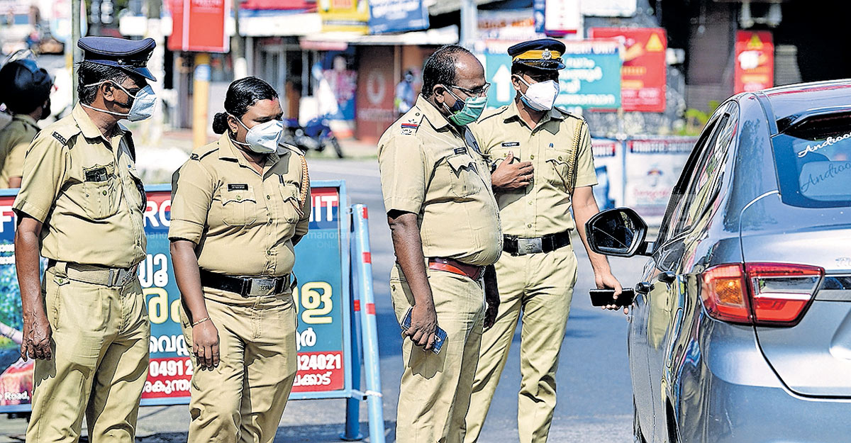 അവർ റോഡിൽ നിൽക്കുന്നത് നമുക്ക് വേണ്ടിയാണ്; സേനയാണ്, ഇത് സേവനമാണ്...