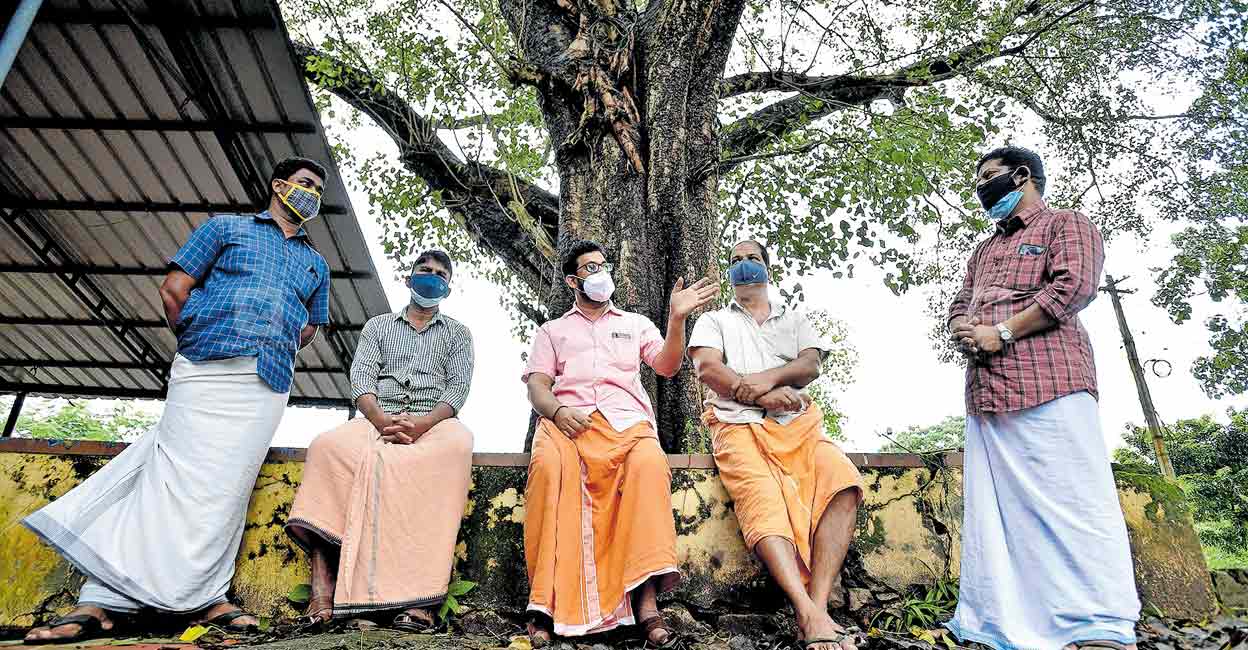 അഭിമാനം പൂക്കുന്ന കാവ്; പൂക്കോട്ടുകാവ് എന്ന ആശ്ചര്യം