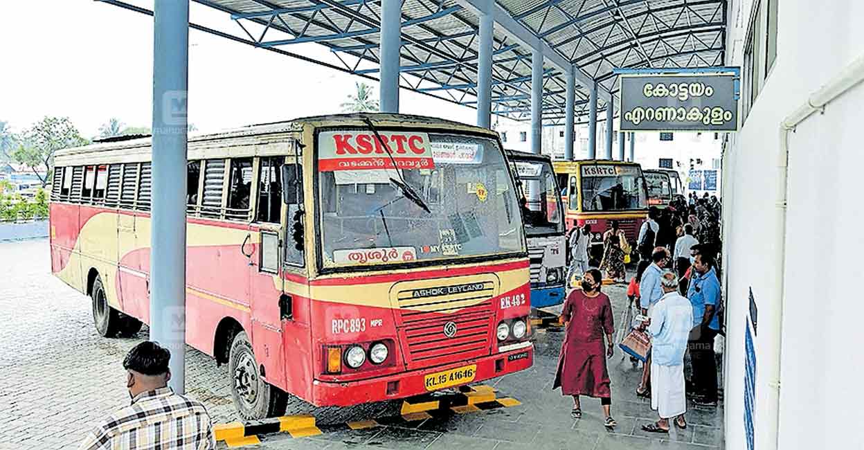 പുതിയ സ്റ്റാൻഡിൽ നിന്ന് ബസ് സർവീസ് തുടങ്ങി; ഒരേ സമയം ഒൻപതു ബസുകൾ ട്രാക്കിൽ