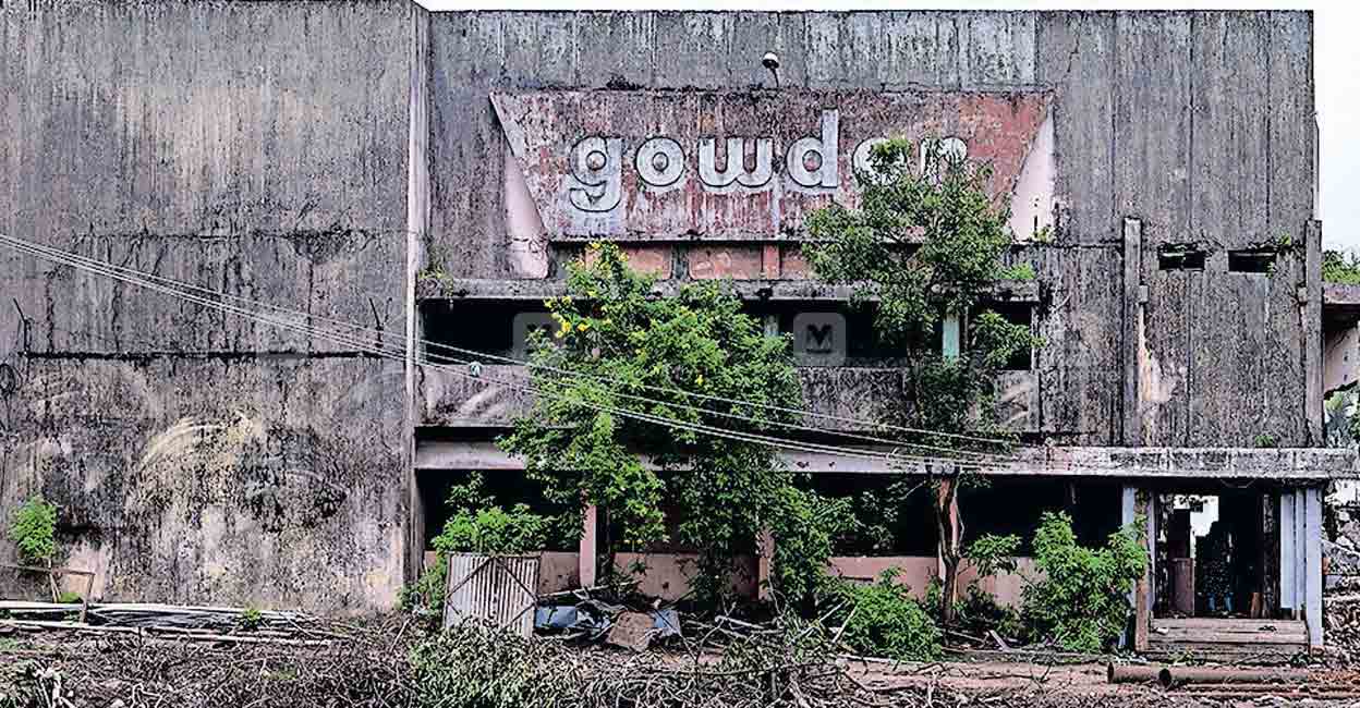 ‘ഗൗഡർ’ ഇനി ഓർമകളുടെ വെള്ളിത്തിരയിൽ; പൊളിച്ചുനീക്കുന്നത് ജില്ലയിലെ ആദ്യ ...