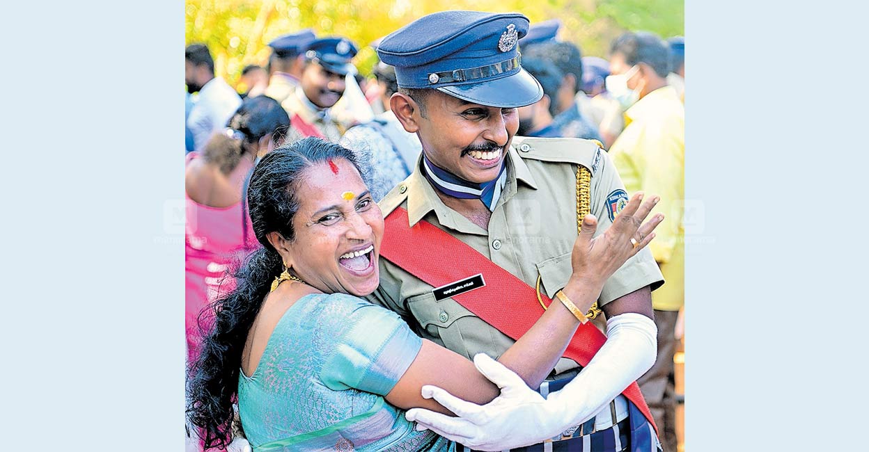 പരിശീലനം പാസായി, പൊലീസിലായി