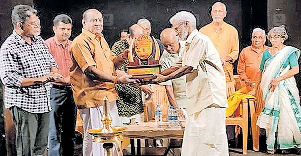 കഥകളി മേളാചാര്യ സ്മാരക ട്രസ്റ്റ് വാർഷികവും പുരസ്കാര സമർപ്പണവും നടത്തി ...