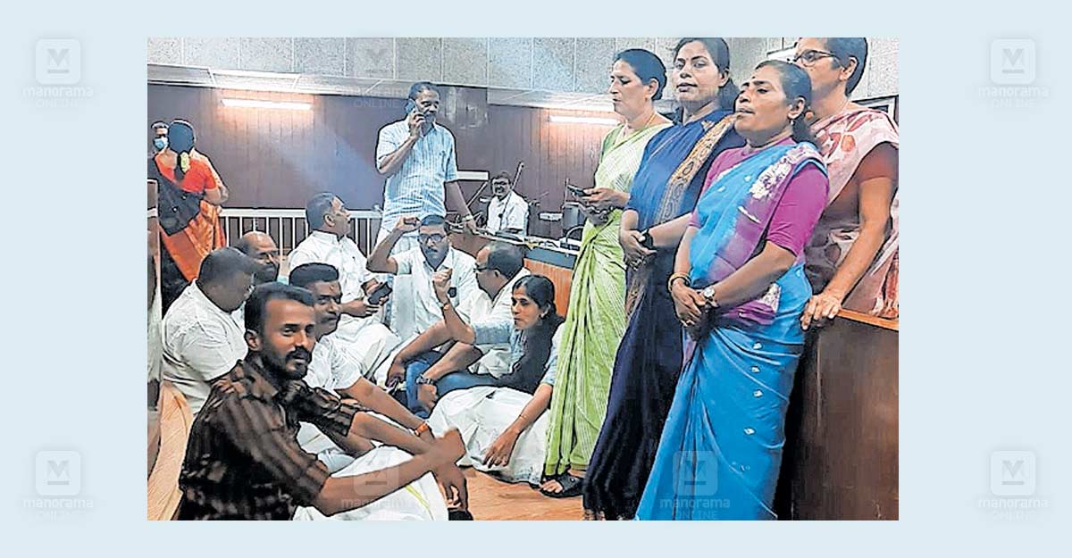 ഹരിതകർമസേനാ ഫീസ്: വ്യാപാരികളിൽ നിന്നു 300 രൂപ; നഗരസഭ കൗൺസിൽ യോഗത്തി ...