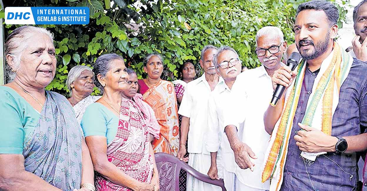 പെൻഷൻ പ്രശ്നം പരിഹരിക്കുമെന്ന് രാഹുലിന്റെ ഉറപ്പ്; റോഡ് ഷോയുമായി ...