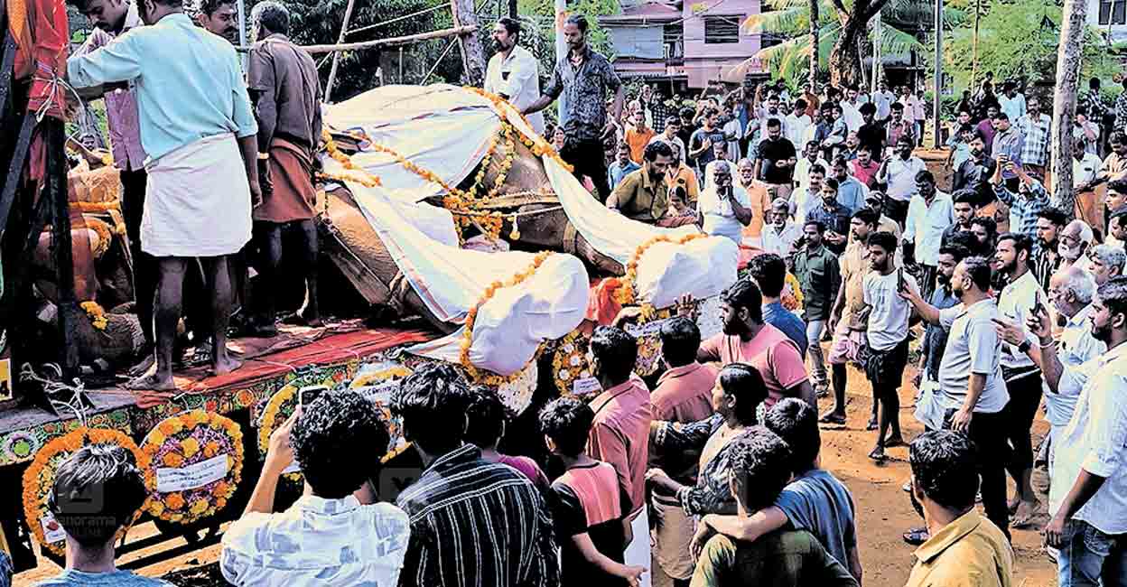 കല്ലേക്കുളങ്ങര രാജഗോപാലന് വിടനൽകി നാട് | Komban Kallayekulangara ...