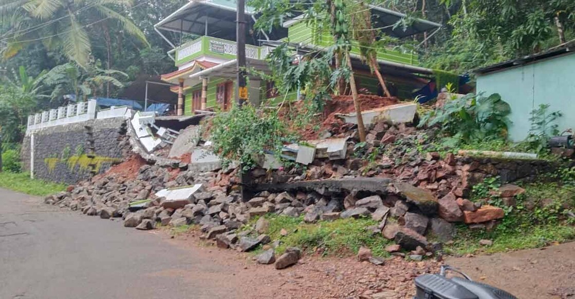 കനത്ത മഴ; പാലക്കാട് വീടിന്റെ സംരക്ഷണ ഭിത്തി തകർന്നു | retaining wall ...