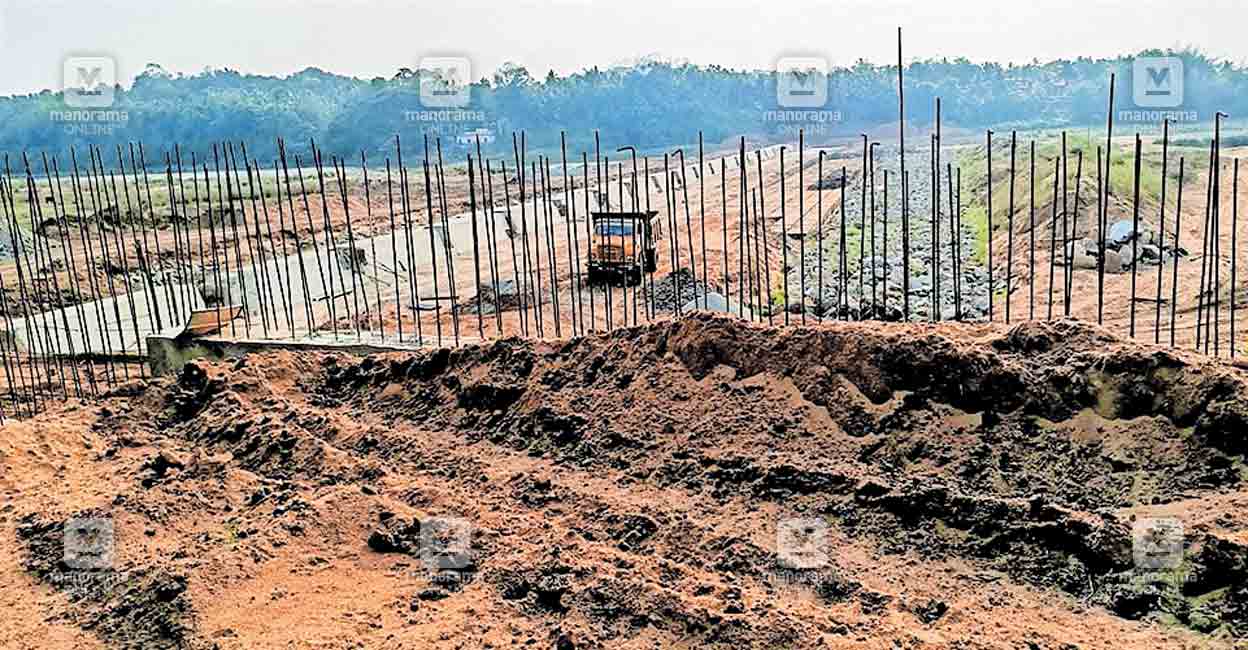 തടയണ നിർമാണം പൂർത്തിയാകുന്നു; ചെളി നീക്കാൻ നടപടി വേണം