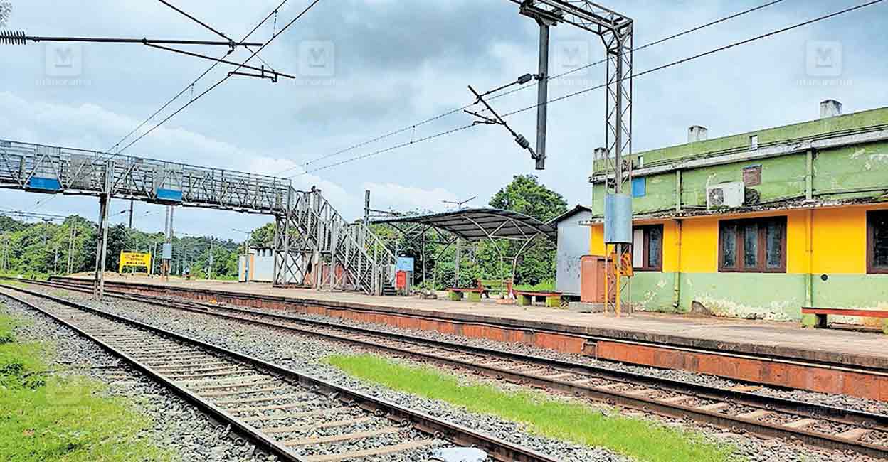 വാളയാർ റെയിൽവേ സ്റ്റേഷനിൽ ഉയരുന്നു, അസൗകര്യങ്ങളുടെ ചൂളംവിളി | Walayar ...