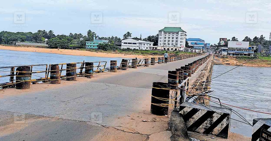 മാസം ഒന്നു കഴിഞ്ഞു, പട്ടാമ്പി പാലത്തിന്റെ തലവര മാറിയില്ല; കൈവരിയും ...