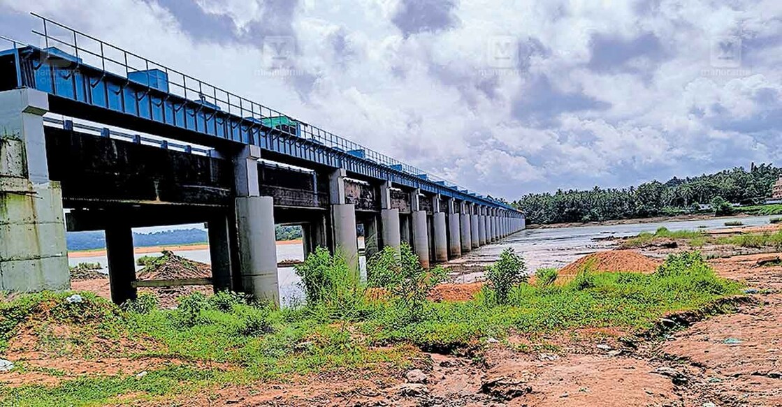 റഗുലേറ്റർ കം ബ്രിജ്: അപ്രോച്ച് റോഡിന് സ്ഥലം വിട്ടുനൽകുന്നവർ സമ്മതപത്രം ...