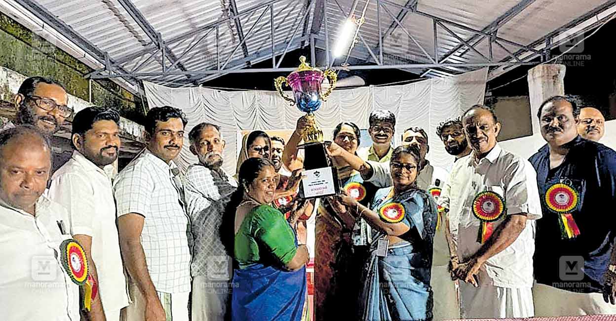 മാലിന്യം നീക്കാൻ മാണിക്കപ്പറമ്പ് വിദ്യ! പരിഭ്രമിക്കേണ്ട, ഭ്രമണവും ...