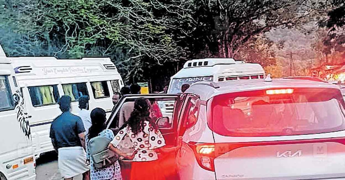 വിനോദസഞ്ചാരികളുടെ തിരക്ക്: പോത്തുണ്ടിയിൽ പാർക്കിങ് സൗകര്യമില്ലെന്നു ...