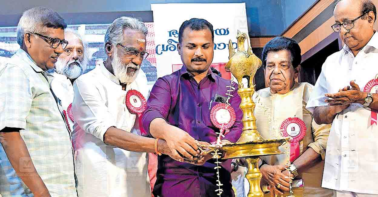 കുമാര കേരള വർമയ്ക്ക് ആദരം; ‘ഭാവയേ ശ്രീകുമാരം’ | Sreekumaram | P.R ...