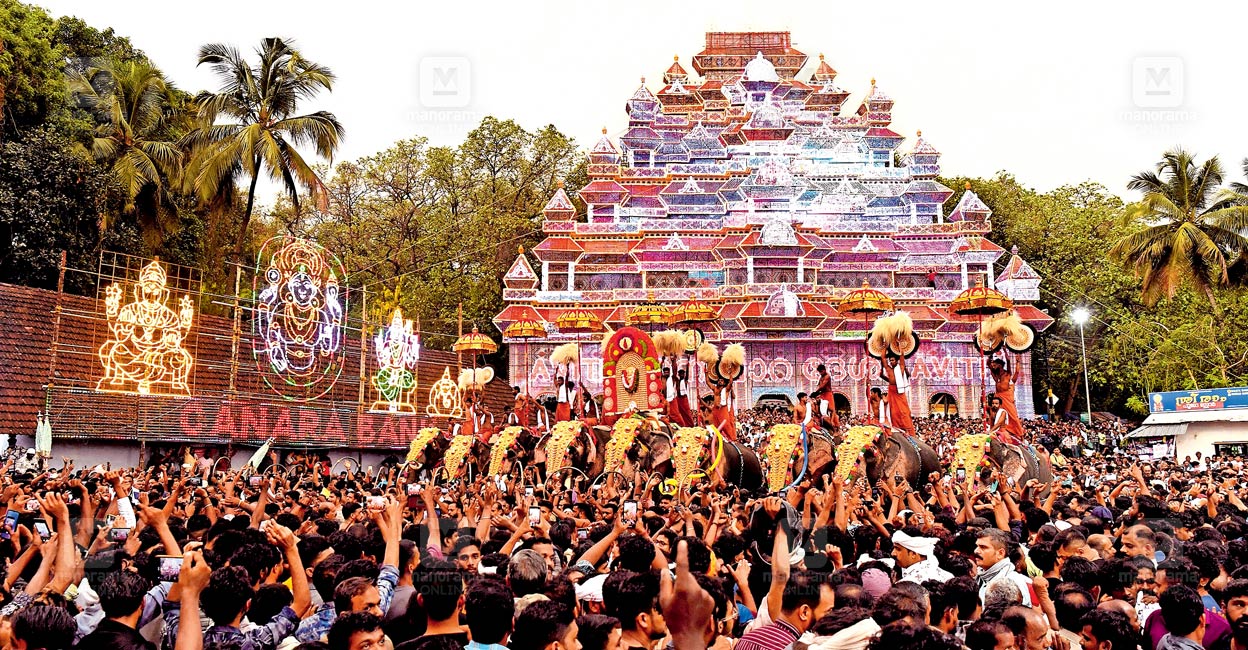 നെന്മാറ– വല്ലങ്ങി വേല കൺനിറയെ കണ്ട് പതിനായിരങ്ങൾ | Nenmara Vela ...