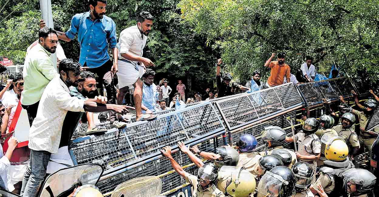 കെഎസ്‌യു മാർച്ചിൽ സംഘർഷം: ജലപീരങ്കി പ്രയോഗിച്ചു | KSU Protest Palakkad ...