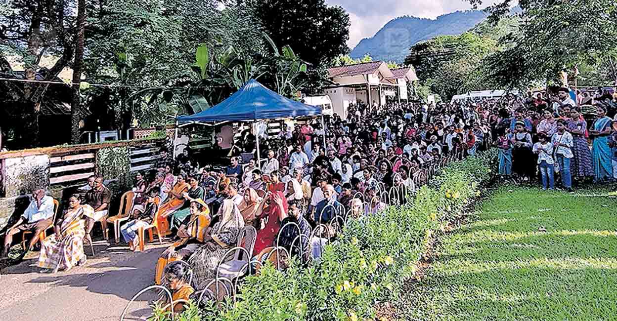 ഓണാവധി: സന്ദർശകത്തിരക്കിൽ വീർപ്പുമുട്ടി നെല്ലിയാമ്പതിയും പോത്തുണ്ടിയും ...