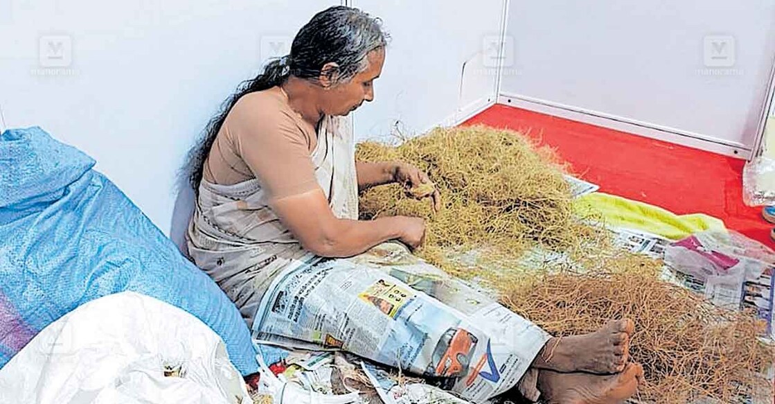 അതിജീവനത്തിന്റെ രാമച്ചസുഗന്ധം പടർത്തി അമ്മിണി | Ramacham products ...