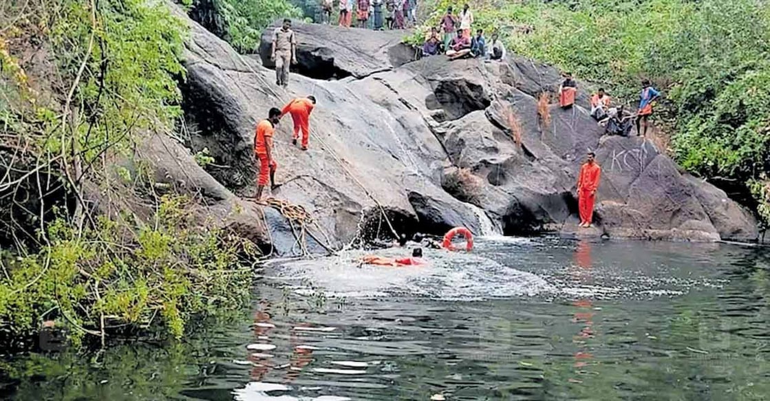 അപകടം ഒളിപ്പിച്ച് ആലിങ്കൽ വെള്ളച്ചാട്ടം; മുന്നറിയിപ്പ് അവഗണിക്കരുതെന്ന് ...
