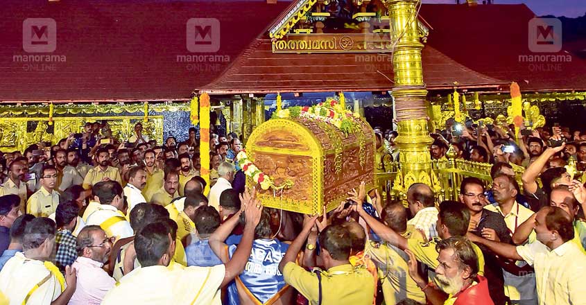 സുകൃത ദർശനമായി തങ്ക അങ്കി ചാർത്തി ദീപാരാധന