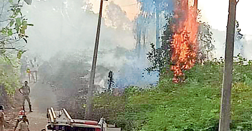 ചുട്ടുപൊള്ളുന്ന വേനലിൽ വ്യാപക തീ പിടിത്തം