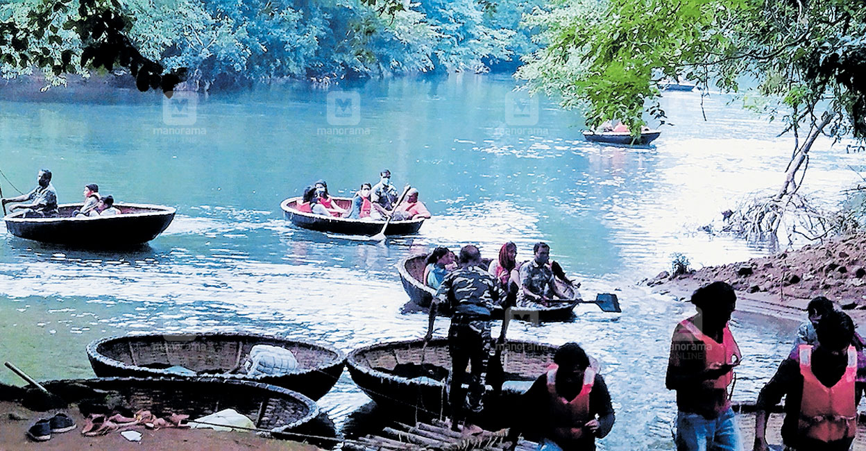 കുട്ടവഞ്ചി സവാരി കേന്ദ്രത്തിൽ റെക്കോർഡ് വരുമാനം; ഇന്നലത്തെ ടിക്കറ്റ് ...