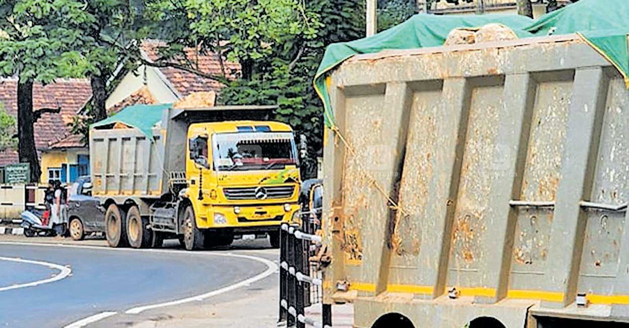 സമയം തെറ്റിച്ചോടിയ ടിപ്പറുകൾക്ക് പിഴ 70,000/ രൂപ; മോട്ടോർ വാഹന വകുപ്പ് ...