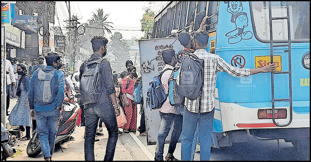 സ്കൂൾ തുറന്നു; സന്തോഷം പങ്കിട്ട് വിദ്യാർഥികൾ | Kerala School Full ...