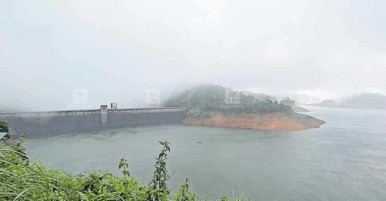 ശബരിഗിരി പദ്ധതിയുടെ മഴപ്രദേശങ്ങളിൽ ശക്തമായ മഴയും കാറ്റും