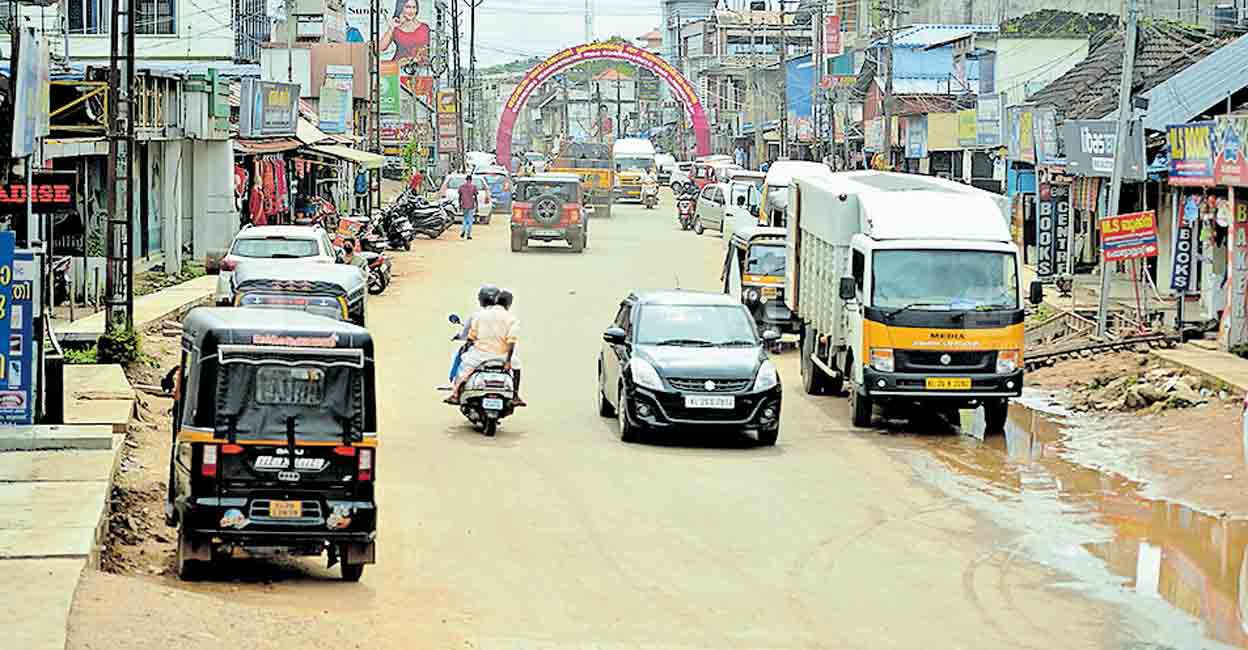 കോന്നി-പുനലൂർ റോഡ് നിർമാണം അശാസ്ത്രീയം പരാതികൾക്ക് ശമനമില്ല