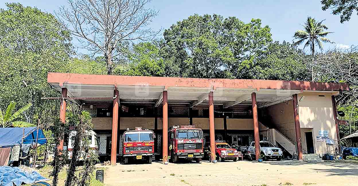 ഫയർ എൻജിനിൽ ഉപയോഗിക്കാൻ വെള്ളം ഇല്ല; അരക്ഷിതാവസ്ഥയുടെ തീ എങ്ങനെ അണയ്ക്കും