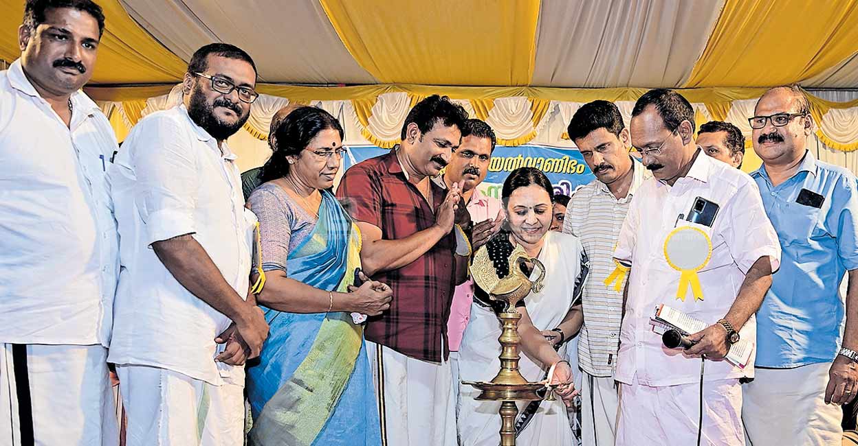 കാർഷിക സ്മൃതിയുണർത്തി ഓമല്ലൂർ വയൽവാണിഭത്തിനു തുടക്കം | Omallur Cattle ...