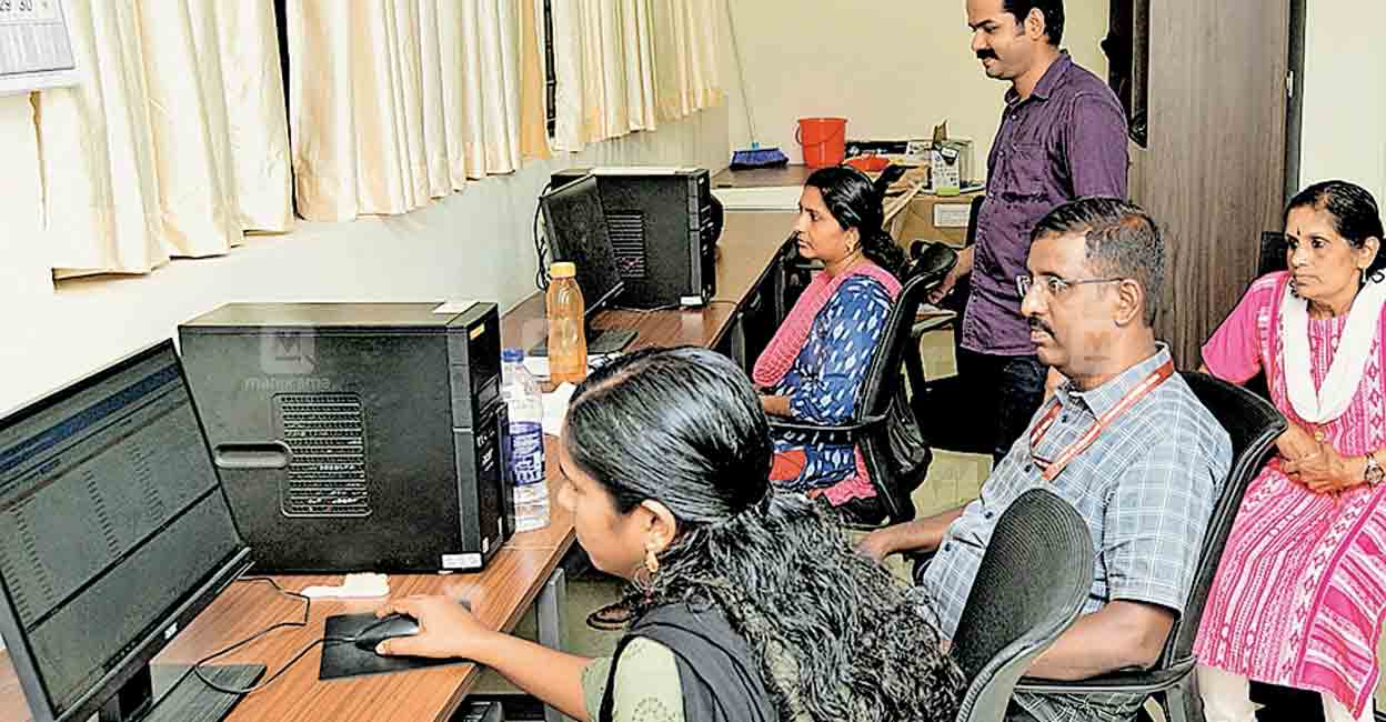 ക്യാമറ കണ്ണുതുറന്ന് നാലാം മിനിറ്റിൽ ആദ്യ ‘കേസ്’; ജീപ്പിൽ മുൻസീറ്റി ...