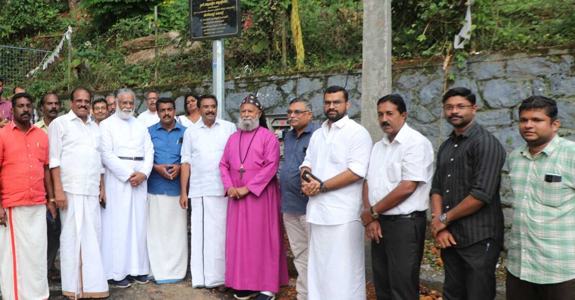 ഹൈമാസ് ലൈറ്റ് സ്ഥാപിച്ചു