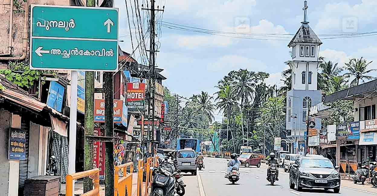 ഗതാഗത തടസ്സം അറിയാതെ തീർഥാടക വാഹനങ്ങൾ | achenkovil road | kadiyar ...