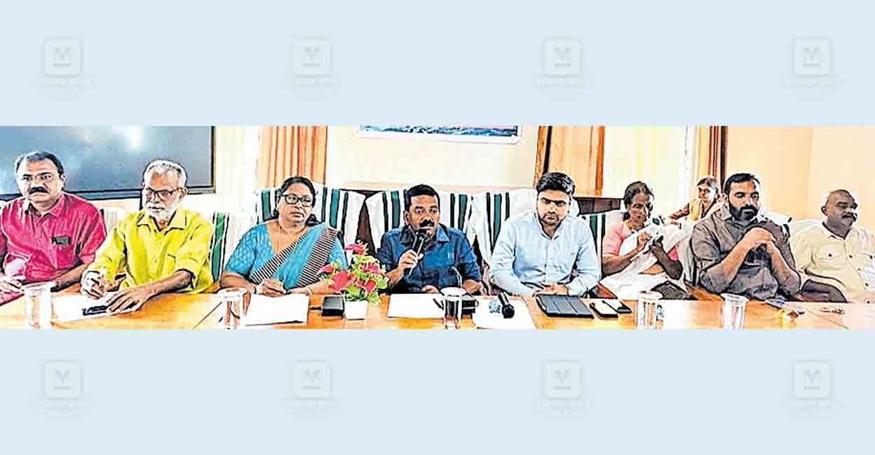 ശബരിമല അവലോകന യോഗം; പ്രധാന ഇടത്താവളങ്ങളിൽ‌ അടിസ്ഥാന സൗകര്യം ഉറപ്പാക്കും ...