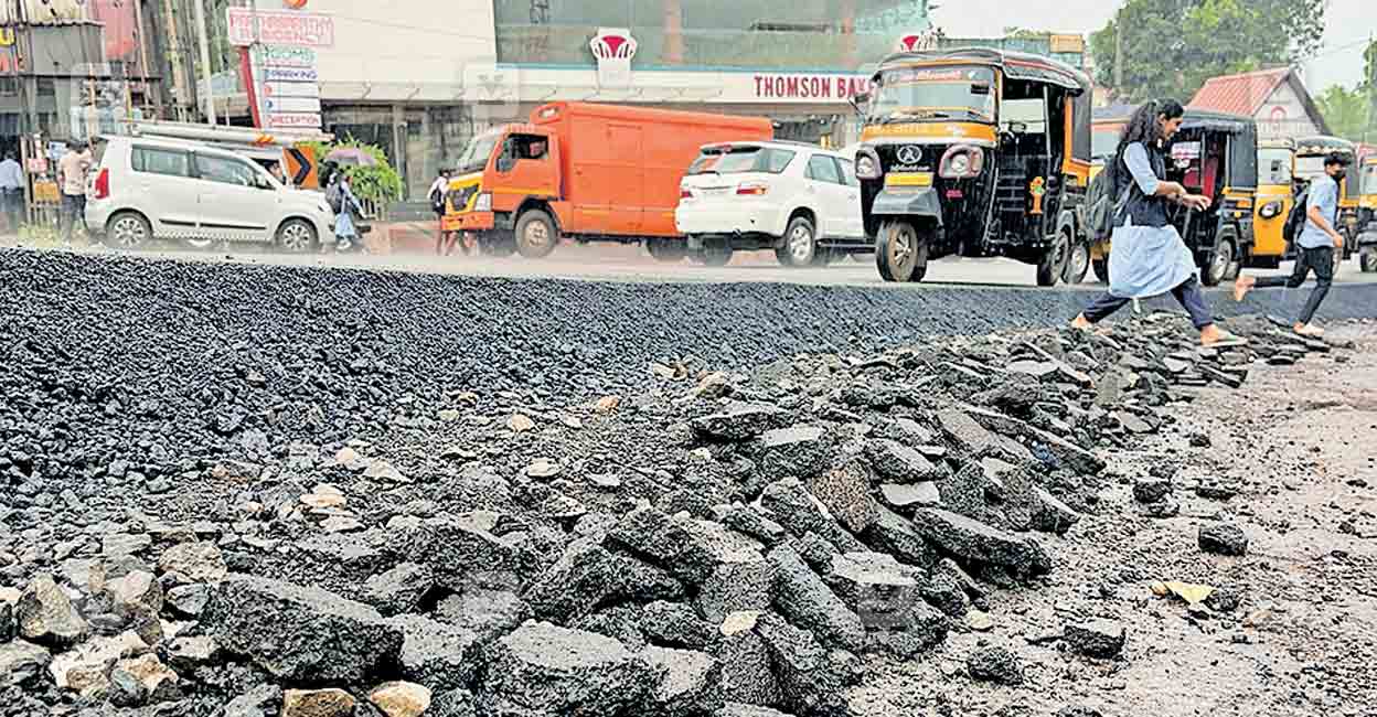 മണ്ഡല കാലം ആരംഭിക്കാൻ മണിക്കൂറുകൾ മാത്രം; പൊതുമരാമത്ത് വക ഓട്ട‘പ്ര ...
