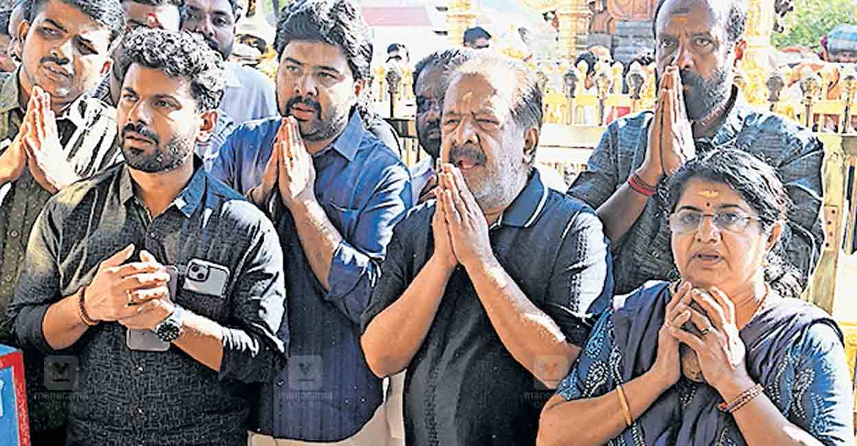 മലകയറ്റത്തിന്റെ സുവർണ ജൂബിലി; കുടുംബത്തോടൊപ്പം രമേശ് ചെന്നിത്തല ...