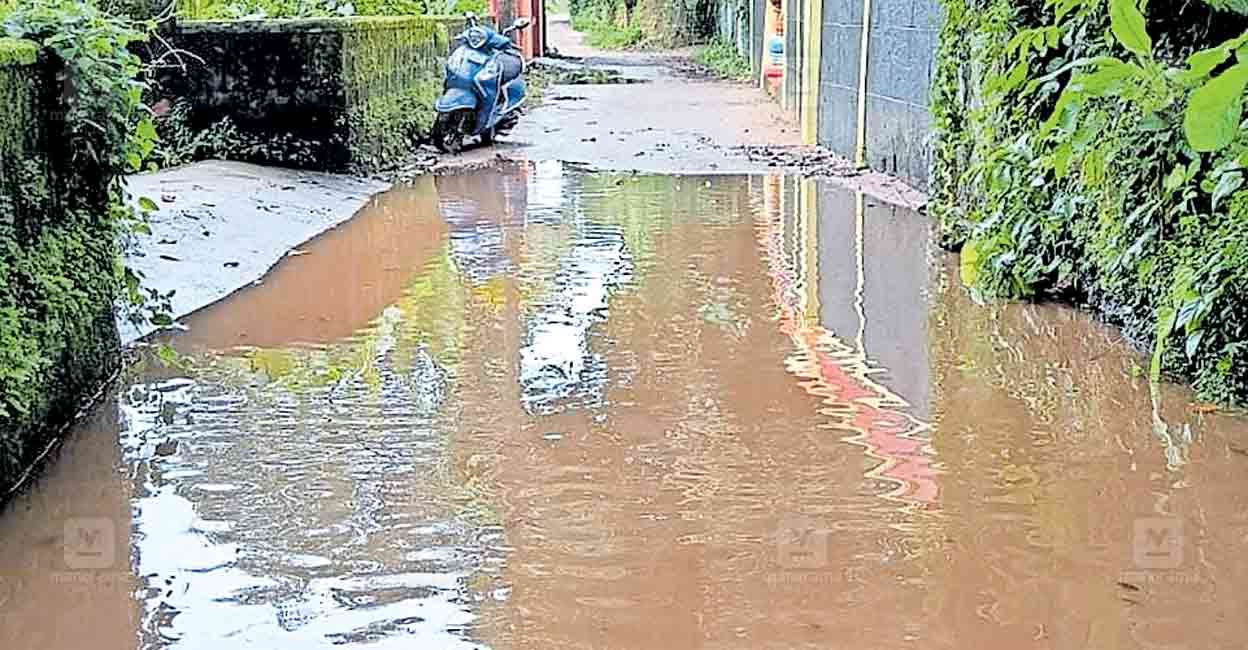 ഒഴിയാതെ വെള്ളക്കെട്ട്; മാറാതെ ദുരിതം | Pullad | Kerala | road ...