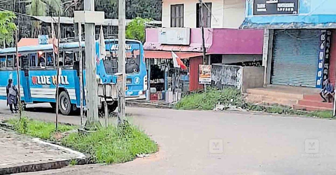 വികസനമെത്താതെ തണ്ണിത്തോട് ബസ് സ്റ്റാൻഡ് | Explore the current state of ...