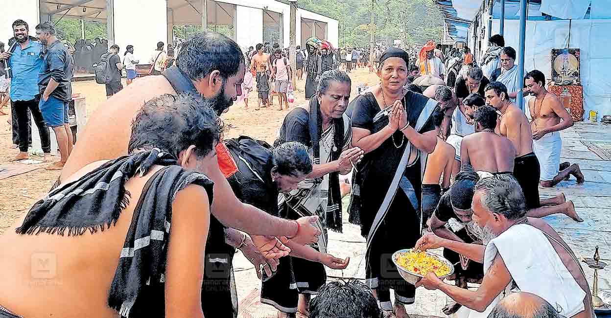 പിതൃതർപ്പണത്തിന് പമ്പയിൽ തിരക്കേറുന്നു | Sabarimala | Pithru Tharpanam ...