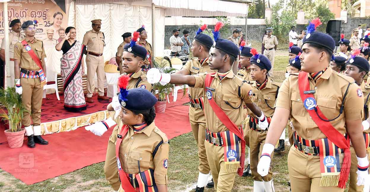 എസ്പിസി പാസിങ് ഔട്ട്‌ പരേഡ്: സല്യൂട്ട് സ്വീകരിച്ച് മന്ത്രി വീണാ ജോര്‍ജ് | Veena George ...