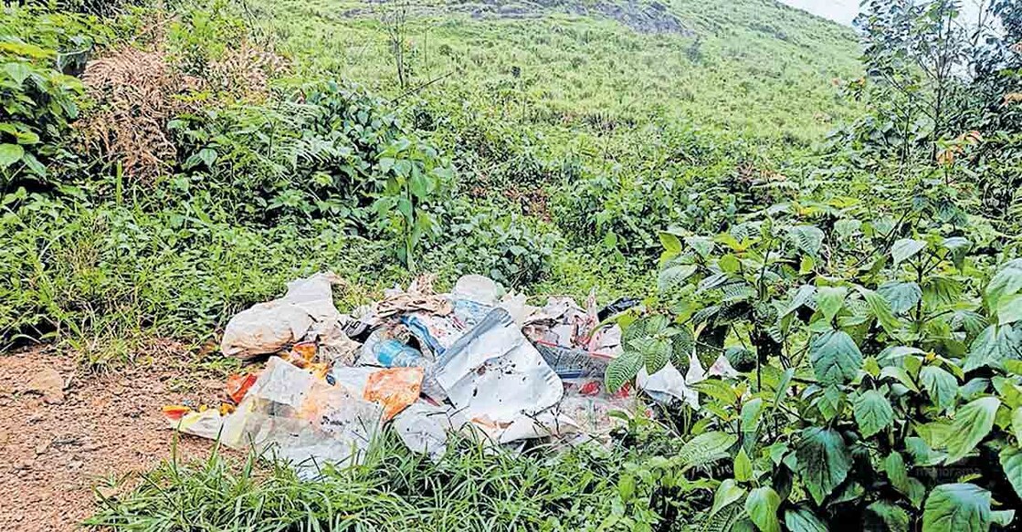 ഗവി റൂട്ടിൽ പ്ലാസ്റ്റിക് മാലിന്യം പെരുകുന്നു; വന്യമൃഗങ്ങളുടെ ജീവന് ...