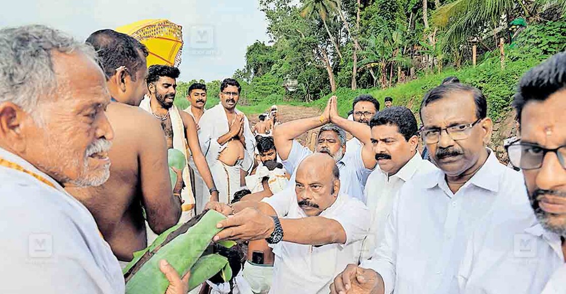 ആറന്മുള വള്ളസദ്യ സമാപിച്ചു; നടത്തിയത് 524 വള്ളസദ്യകൾ | Aranmula Boat ...