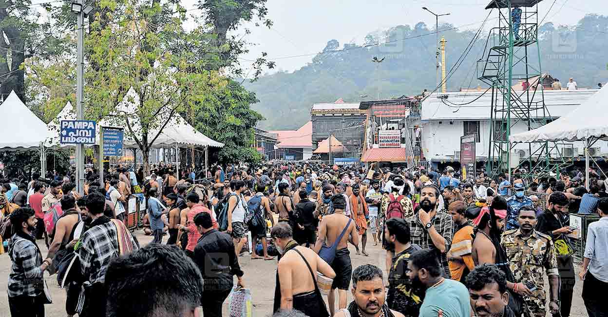 17 ദിനം, ശബരിമലയിൽ ദർശനം നടത്തിയ ഭക്തർ 14,20,443; തിരക്ക് വർധിച്ച് ...