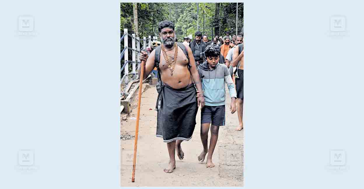 അയ്യനെക്കാണാൻ കാതങ്ങൾ നടന്ന് വീരമണികണ്ഠനെത്തി; പരിമിതികളിൽ തളരാതെ ഉറച്ച ...