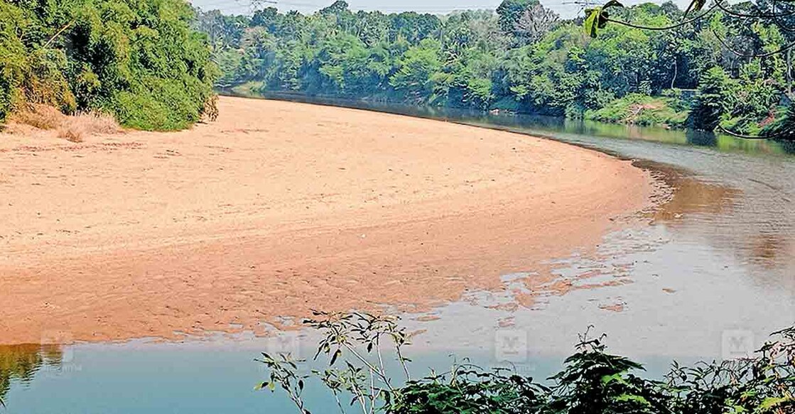 ചൂടിന്റെ കാഠിന്യം വർധിച്ചു; മണൽ പരപ്പുകൾ തെളിഞ്ഞ് പമ്പാനദി | Ranni ...