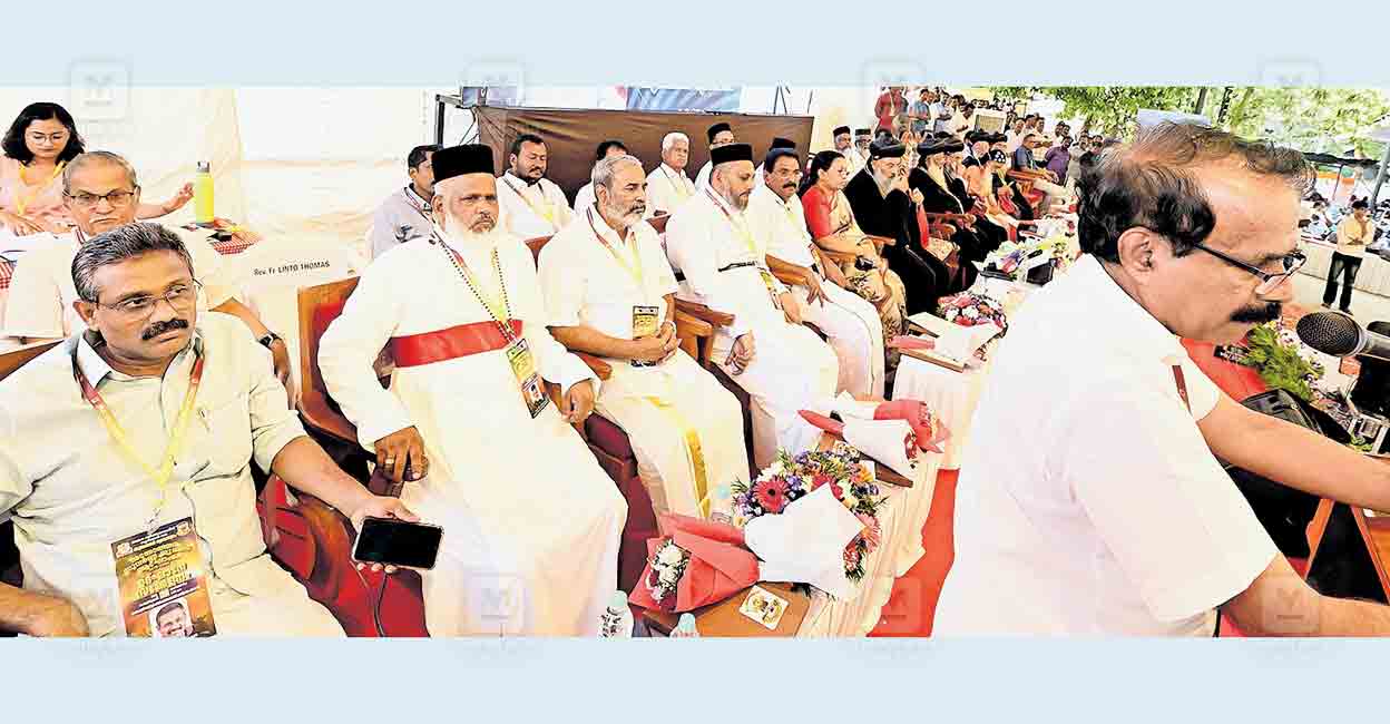 തുമ്പമൺ ഭദ്രാസനം ശതോത്തര സുവർണ ജൂബിലി ആഘോഷത്തിന് തുടക്കം | Thumpamon ...