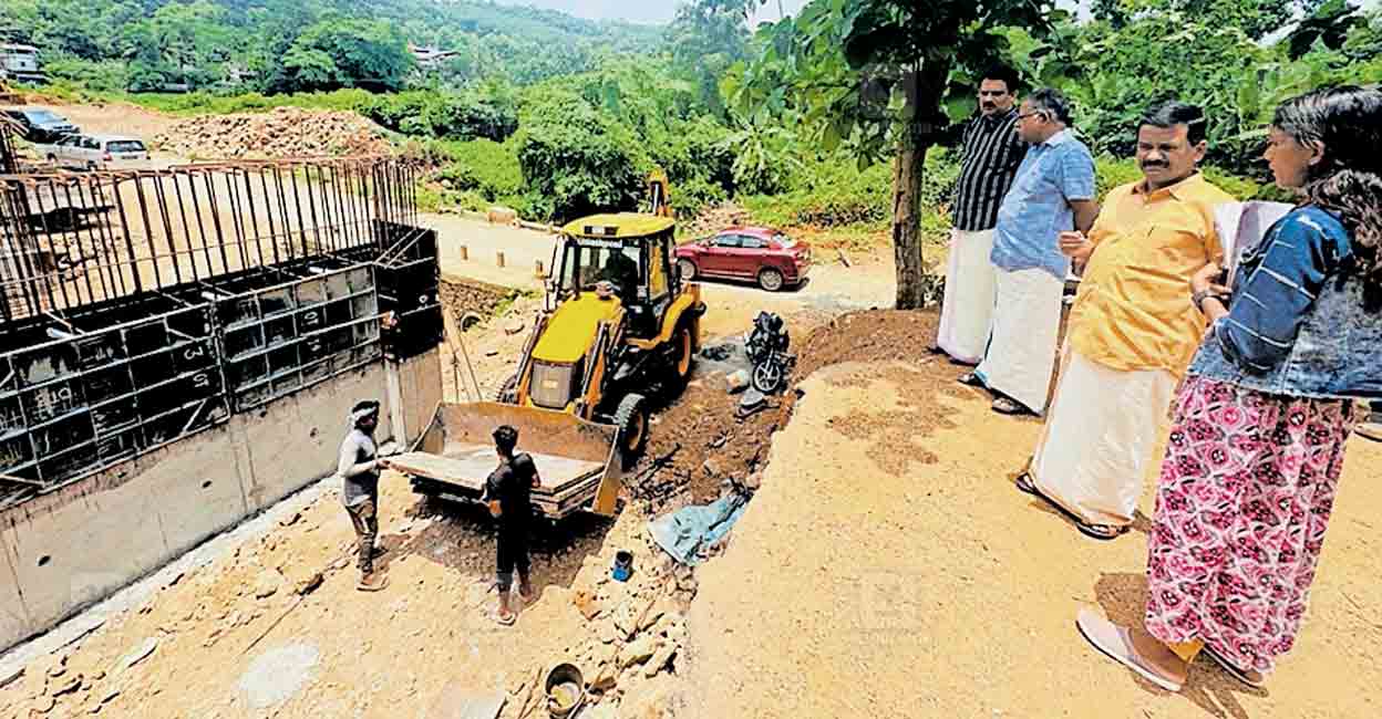 പുതമൺ പാലം നിർമാണം: ഓണത്തിനു മുൻപു തീർക്കാൻ നിർദേശം നൽകി | Keekozhoor ...