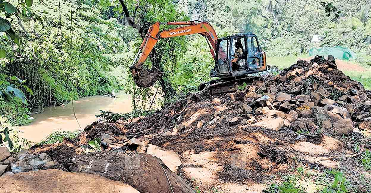 വലിയതോട് പുനരുജ്ജീവന പദ്ധതി: തീര സംരക്ഷണത്തിന് തുടക്കം | Valiyathodu ...